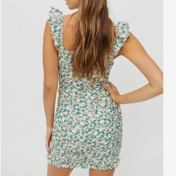 Urban Outfitters | Dresses | New Bodycon Ruffle Shoulder Floral Print ...